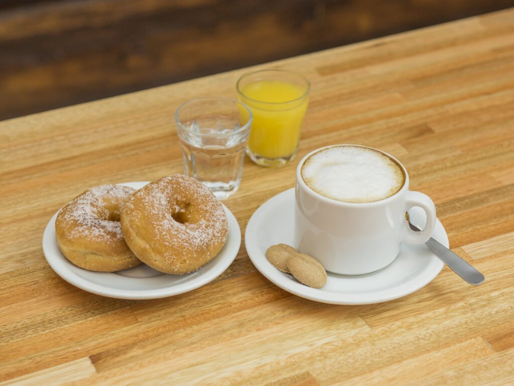 Café con leche con donas | FreeShop Helados